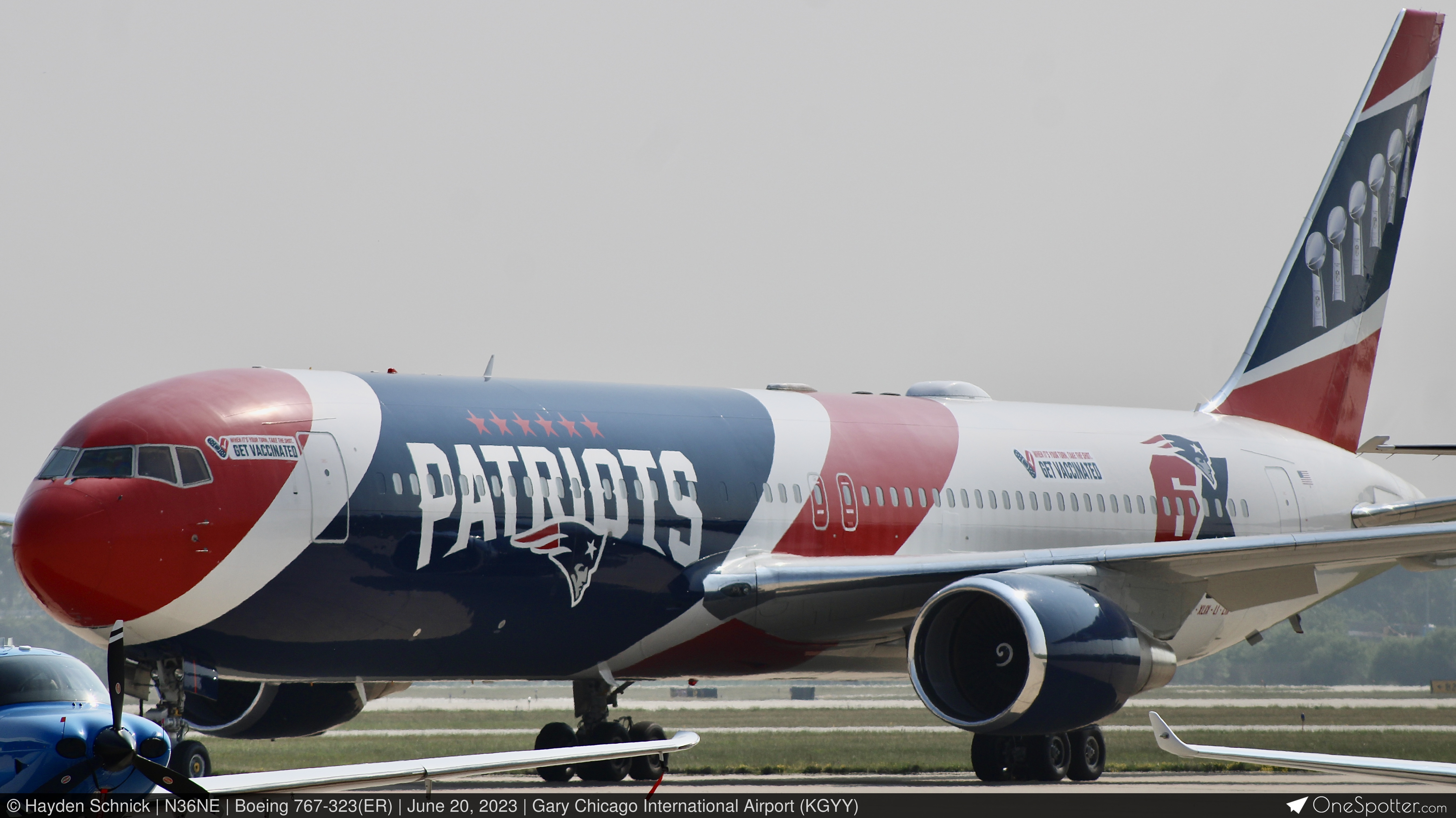N36NE - New England Patriots Boeing 767-323(ER), MSN 25193 | OneSpotter.com