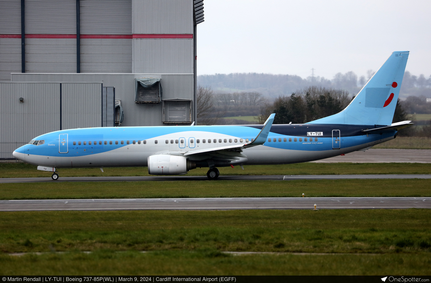 LY-TUI - Boeing 737-85P(WL), GetJet Airlines | OneSpotter.com