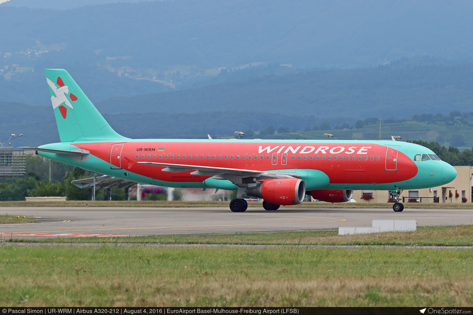 UR-WRM - Airbus A320-212, Windrose Airlines | OneSpotter.com