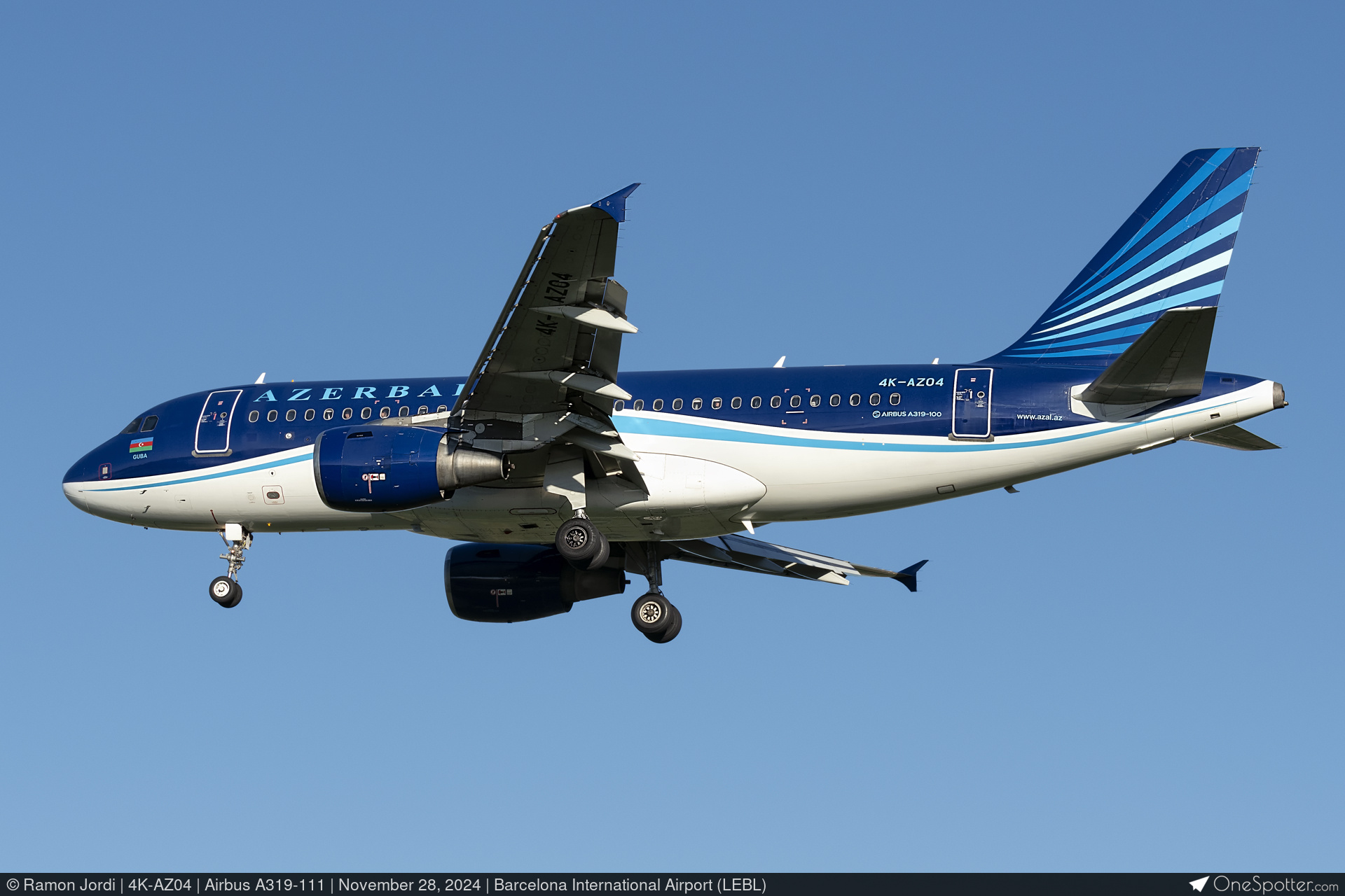 4K-AZ04 - Airbus A319-111, AZAL Azerbaijan Airlines | OneSpotter.com