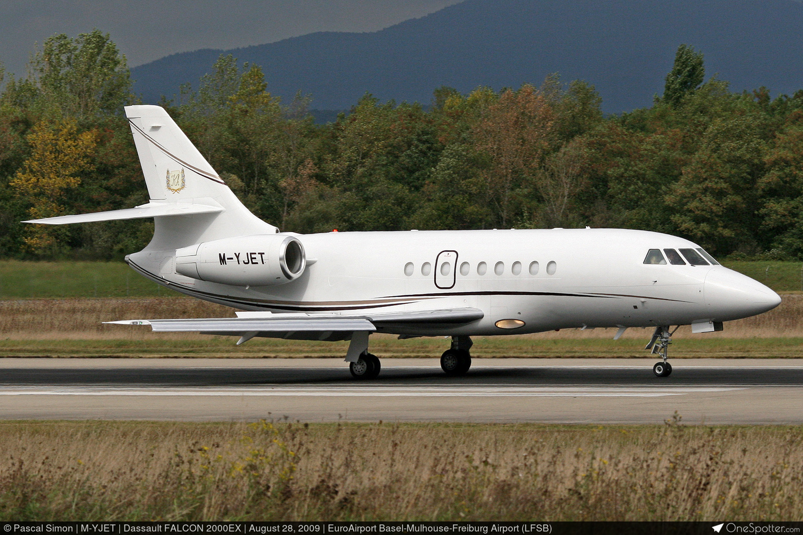 M-YJET - Dassault FALCON 2000EX, My Jet Ltd | OneSpotter.com