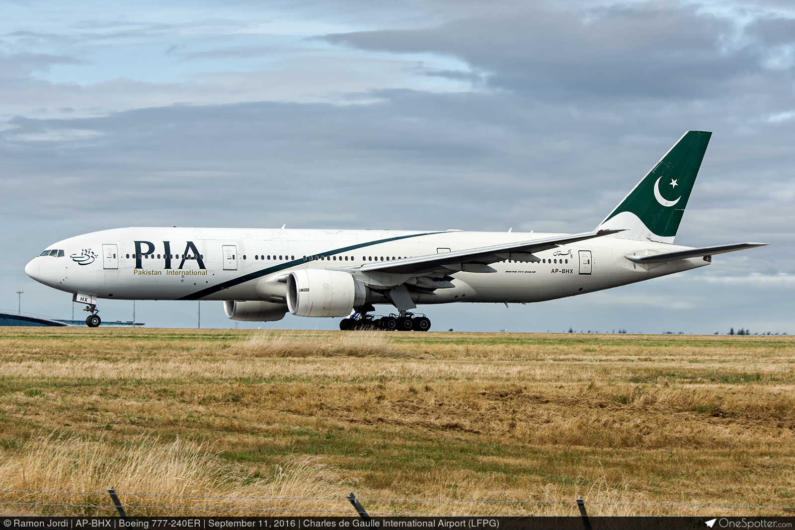 AP-BHX PIA Pakistan International Airlines Boeing 777-240ER, MSN 35296 ...