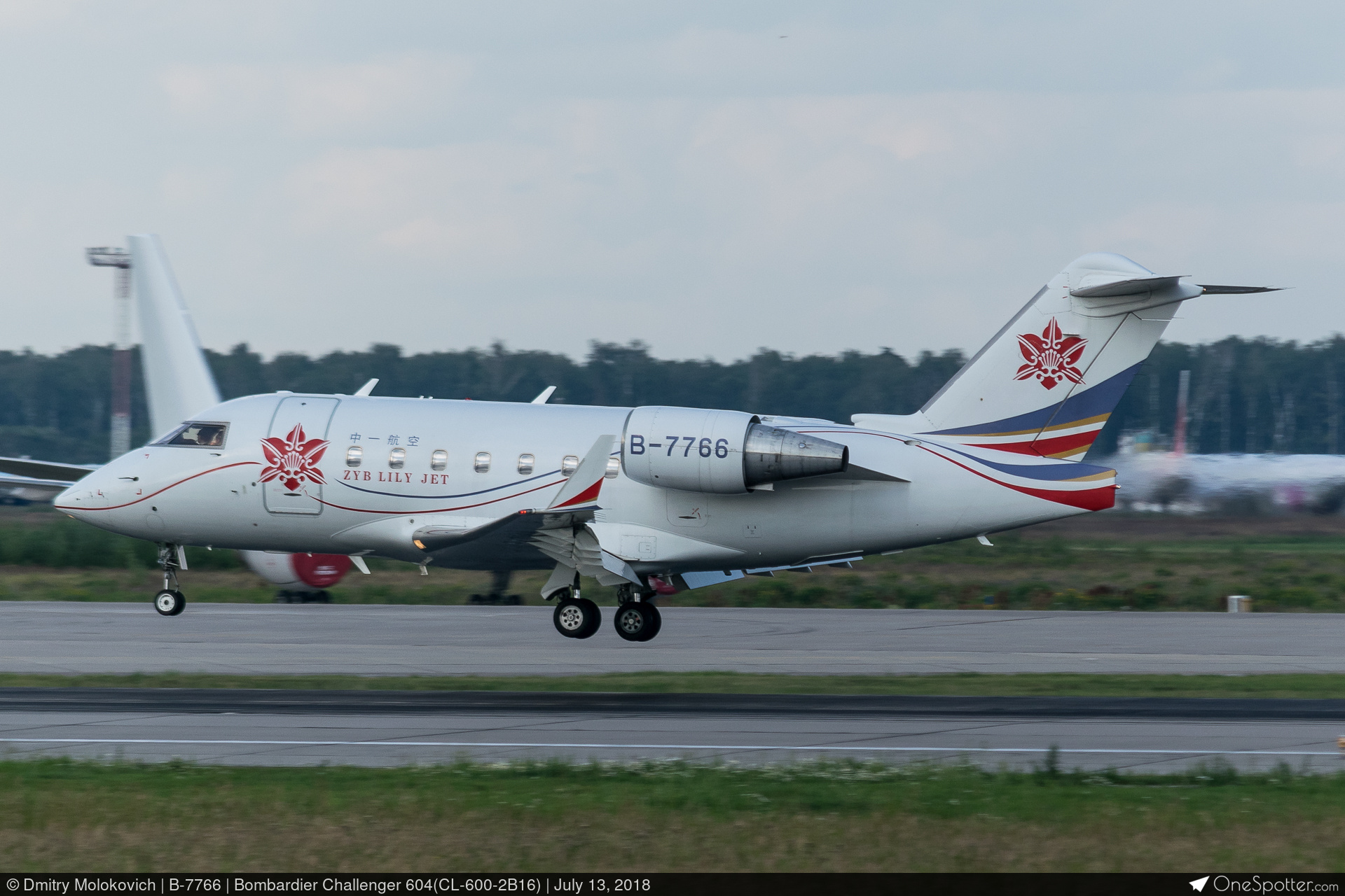 B-7766 - ZYB Lily Jet Bombardier Challenger 604(CL-600-2B16), MSN 5542 ...