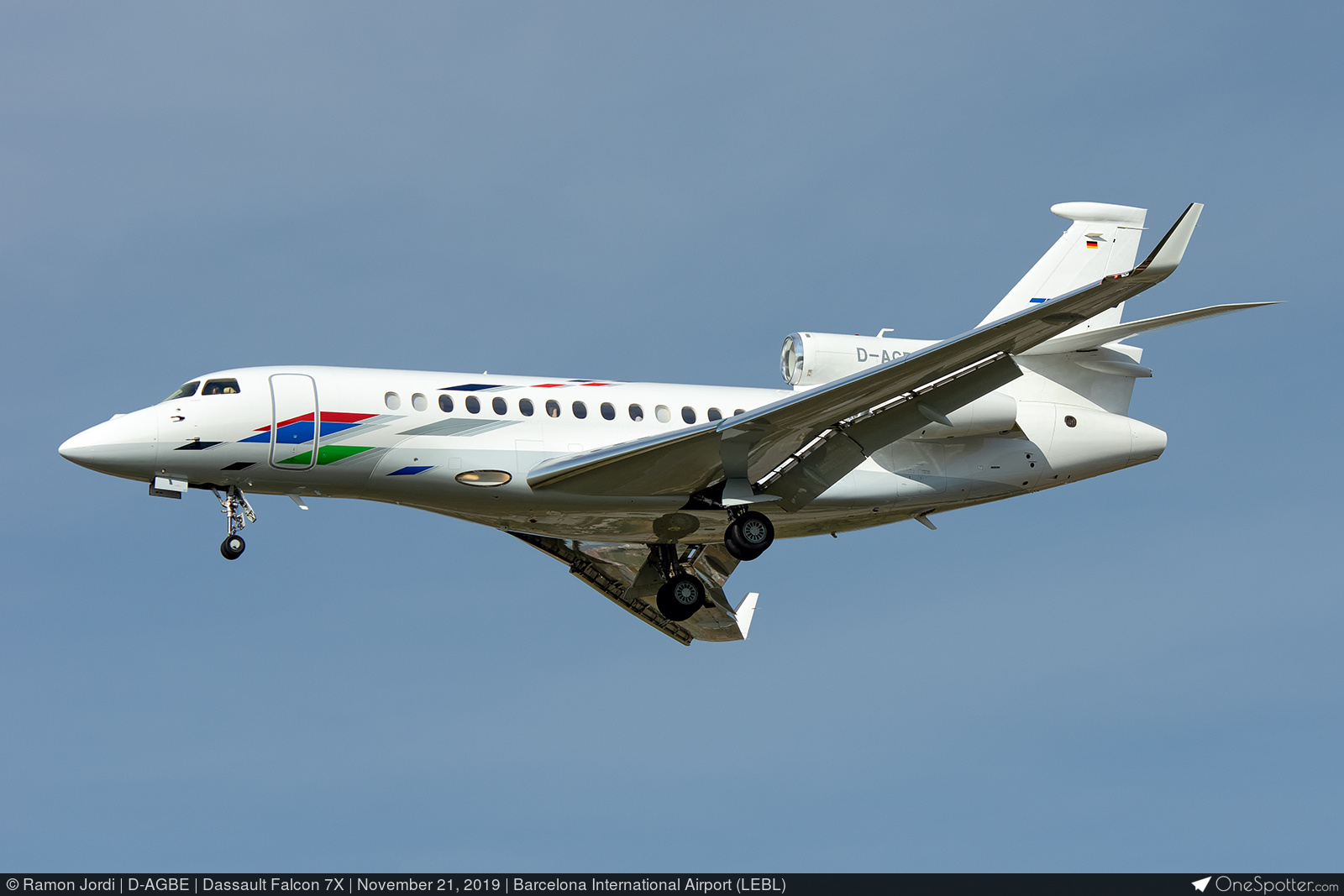 P4-F7X Private Dassault Falcon 7X, MSN 268 | OneSpotter.com