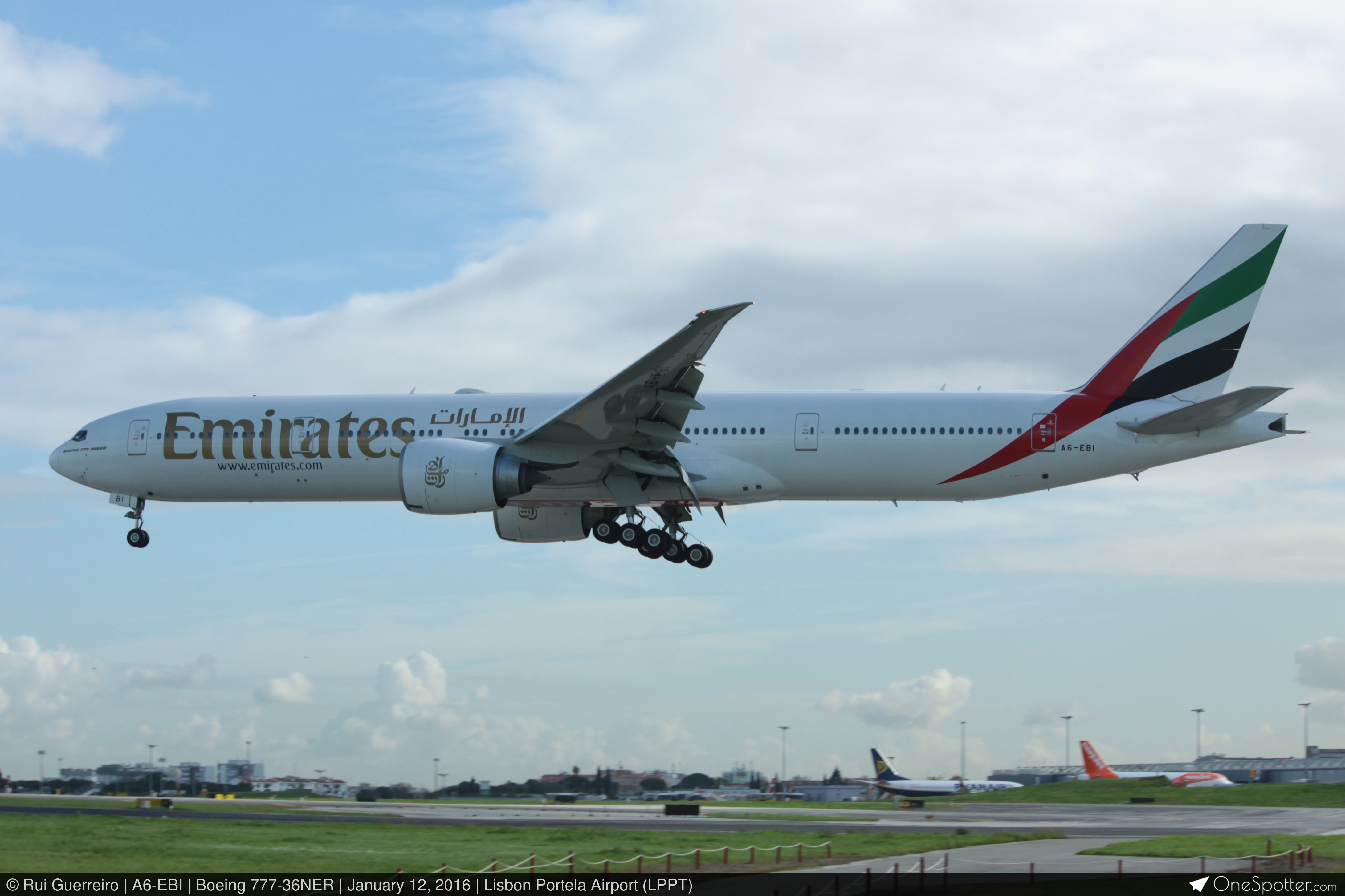 N779CK Kalitta Air Boeing 777-36NER, MSN 32785 | OneSpotter.com