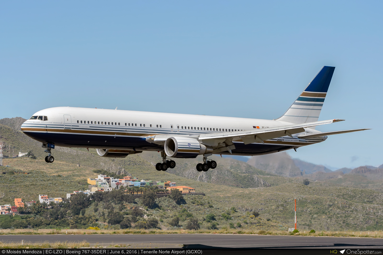 N342CM Cargo Aircraft Management (CAM) Boeing 767-35DER, MSN 27902 ...