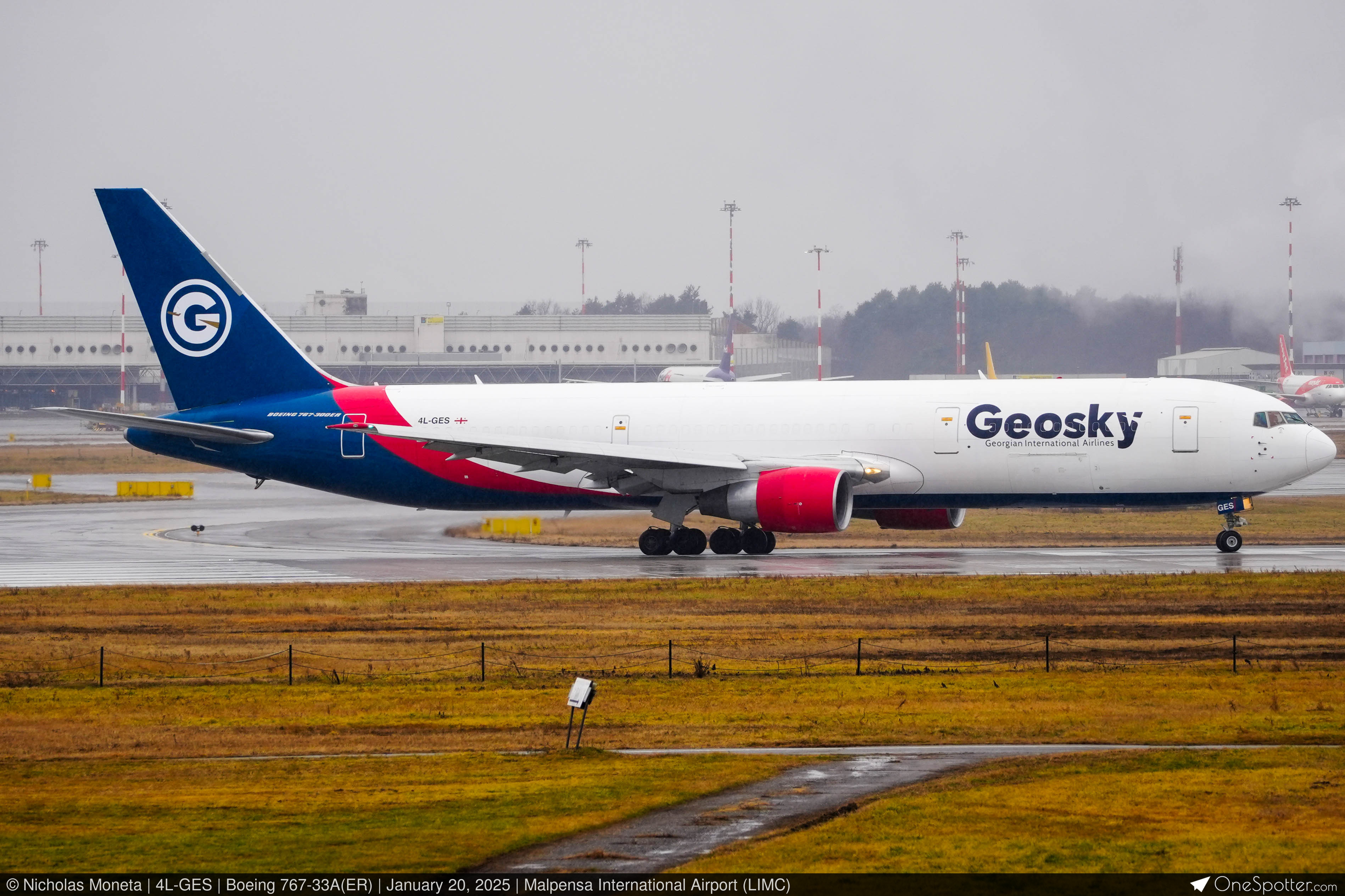 4L-GES Geosky Boeing 767-33A(ER), MSN 28043 | OneSpotter.com