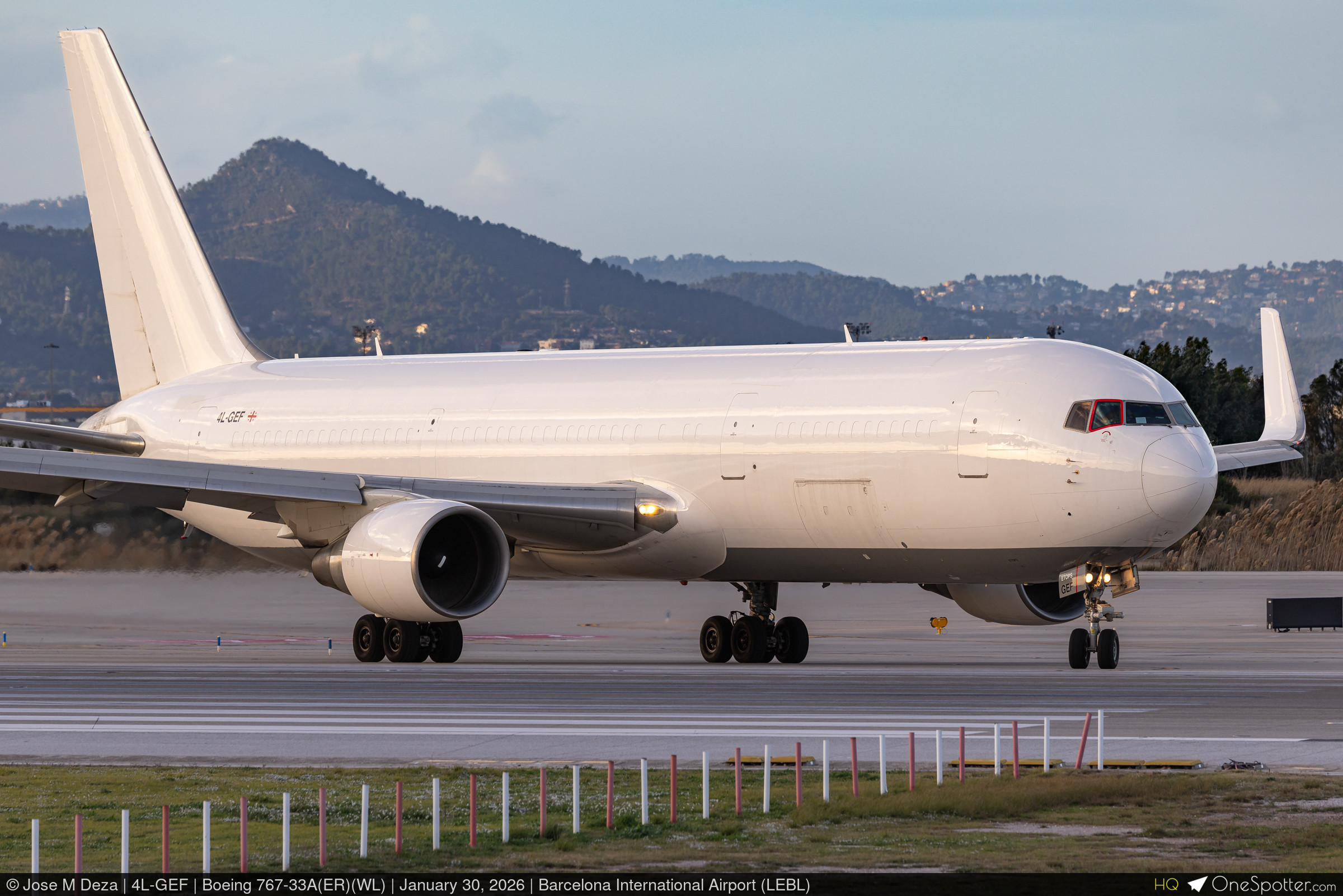 4L-GEF - Geosky Boeing 767-33A(ER)(WL), MSN 28141 | OneSpotter.com