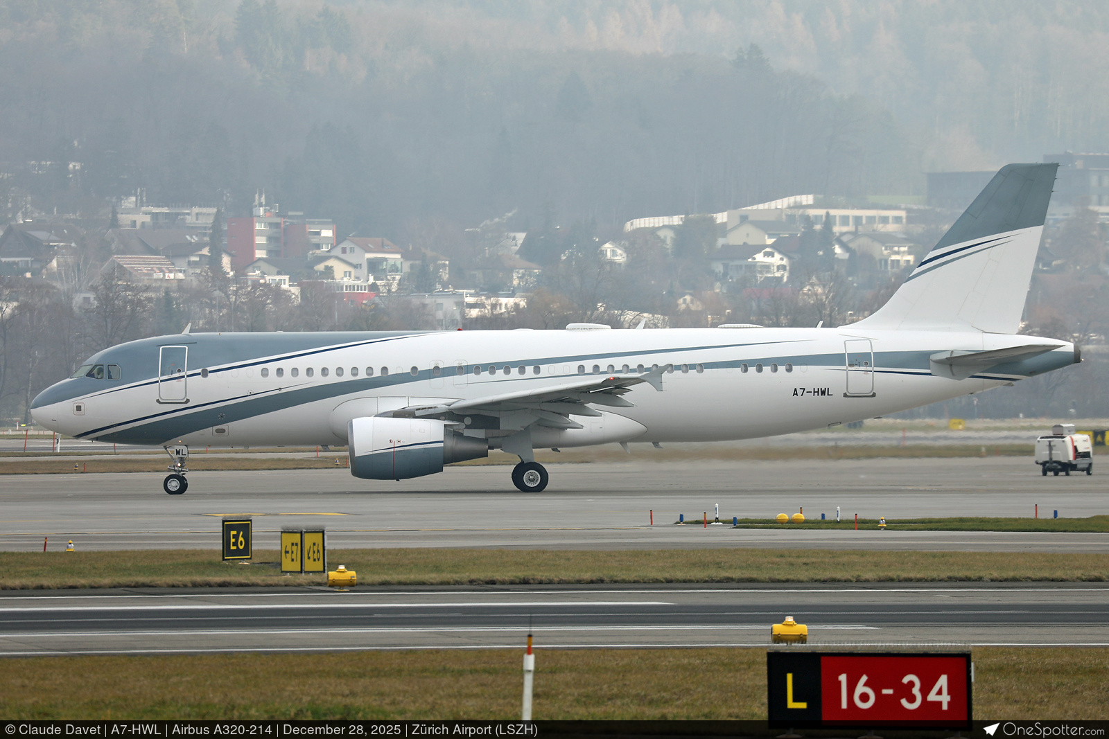 A7-HWL Qatar Amiri Flight Airbus A320-214, MSN 2165 | OneSpotter.com